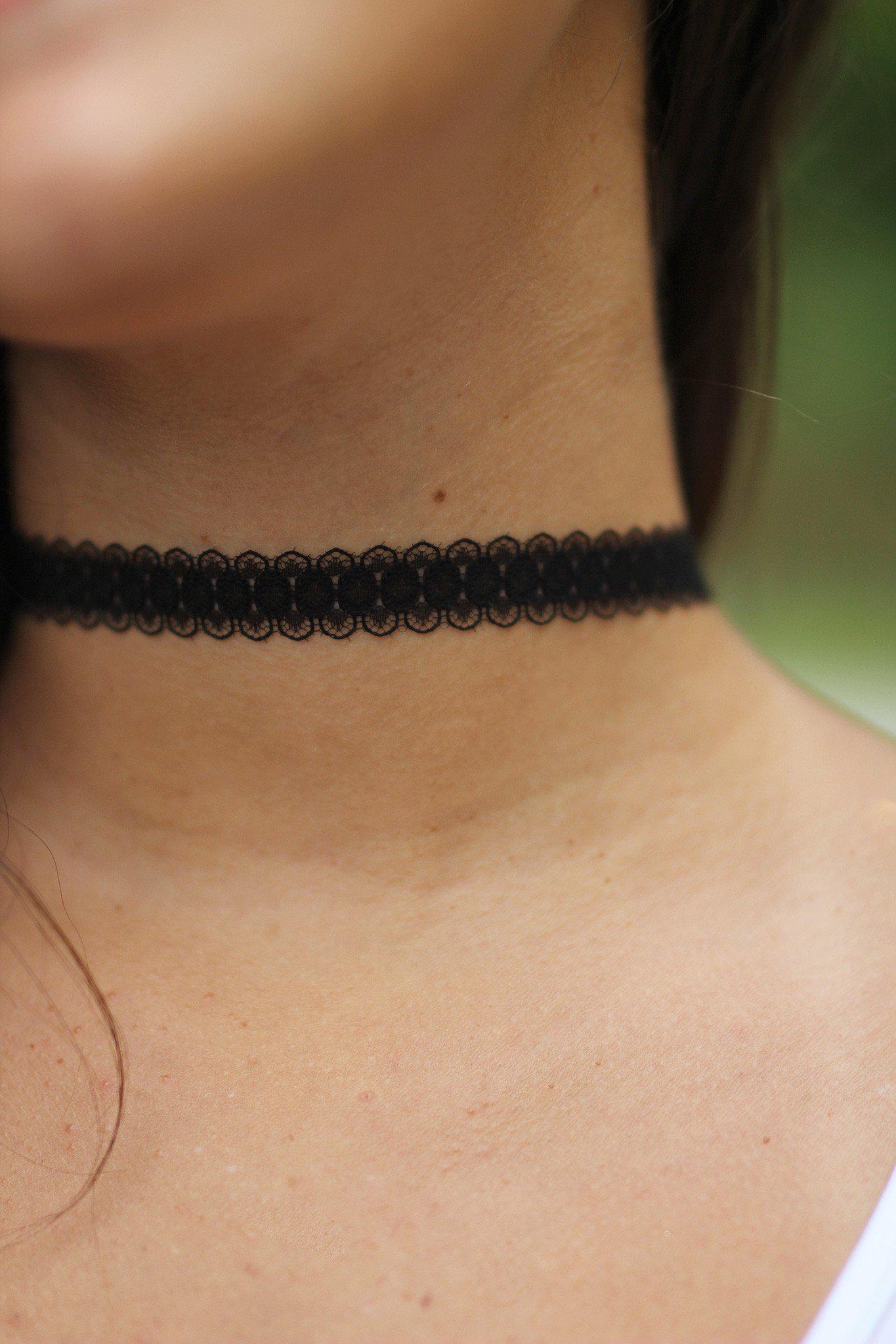 Black Scallop Lace Choker – Saved by the Dress